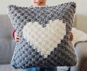 21 Crochet Heart Pillow Patterns - Crochet News