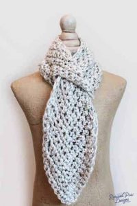 25 Keyhole Scarf Crochet Patterns - Crochet News