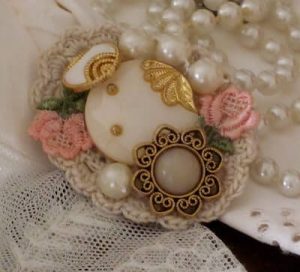 17 Crochet Brooch Patterns - Crochet News